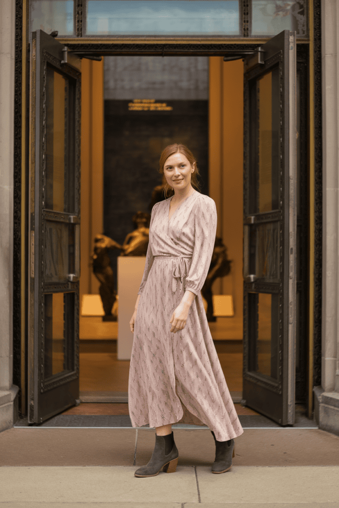 27 Examples Of What To Wear To A Museum For Stylish And Comfortable Visits
